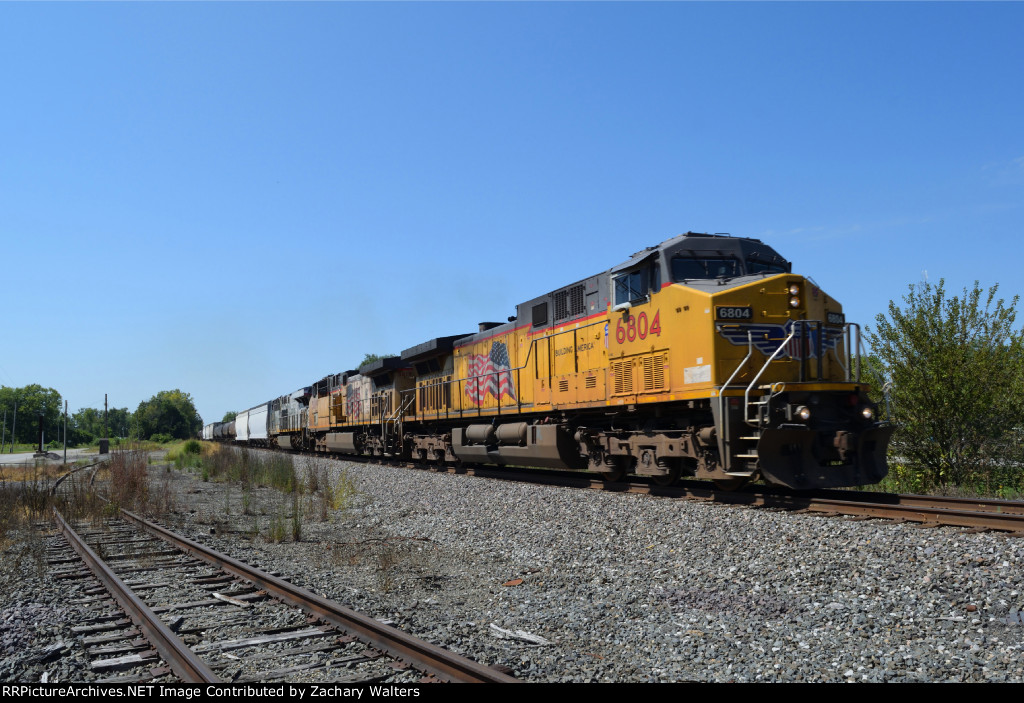 UP 6804 5819 CSX 1776